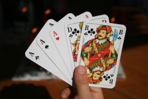 Brelan au Poker : Classement des Mains au Poker - Poker et Cartes